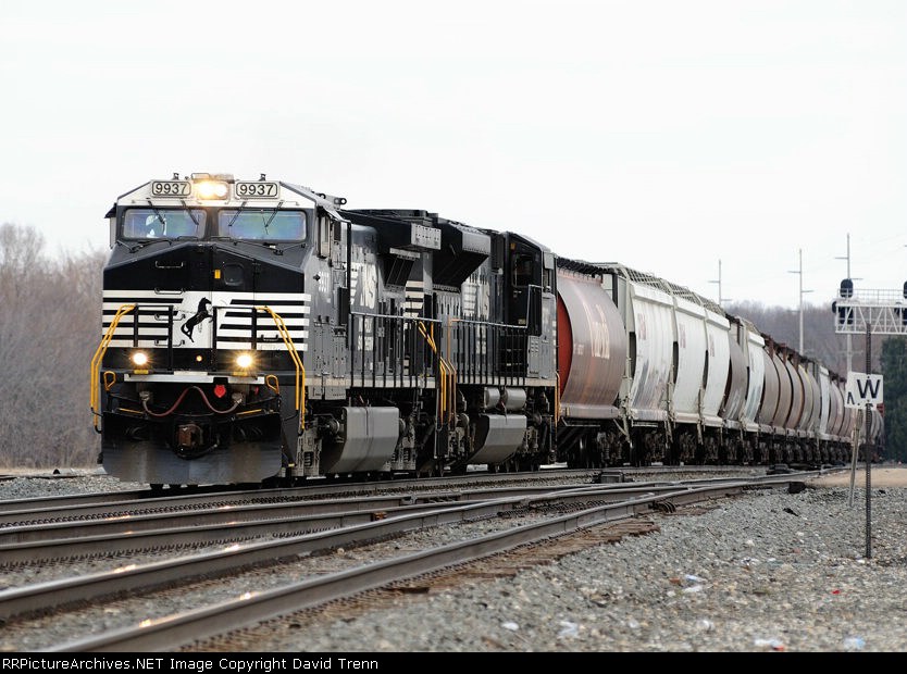 A Westbound NS freight train is lead by NS 9937